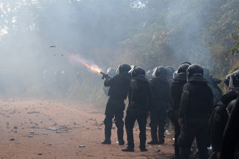 Bolivia's new defense minister pledges to clear roadblocks as protests ...
