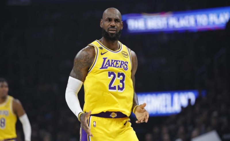 Lakers preparing for a new era? Growing signs point to life after ...