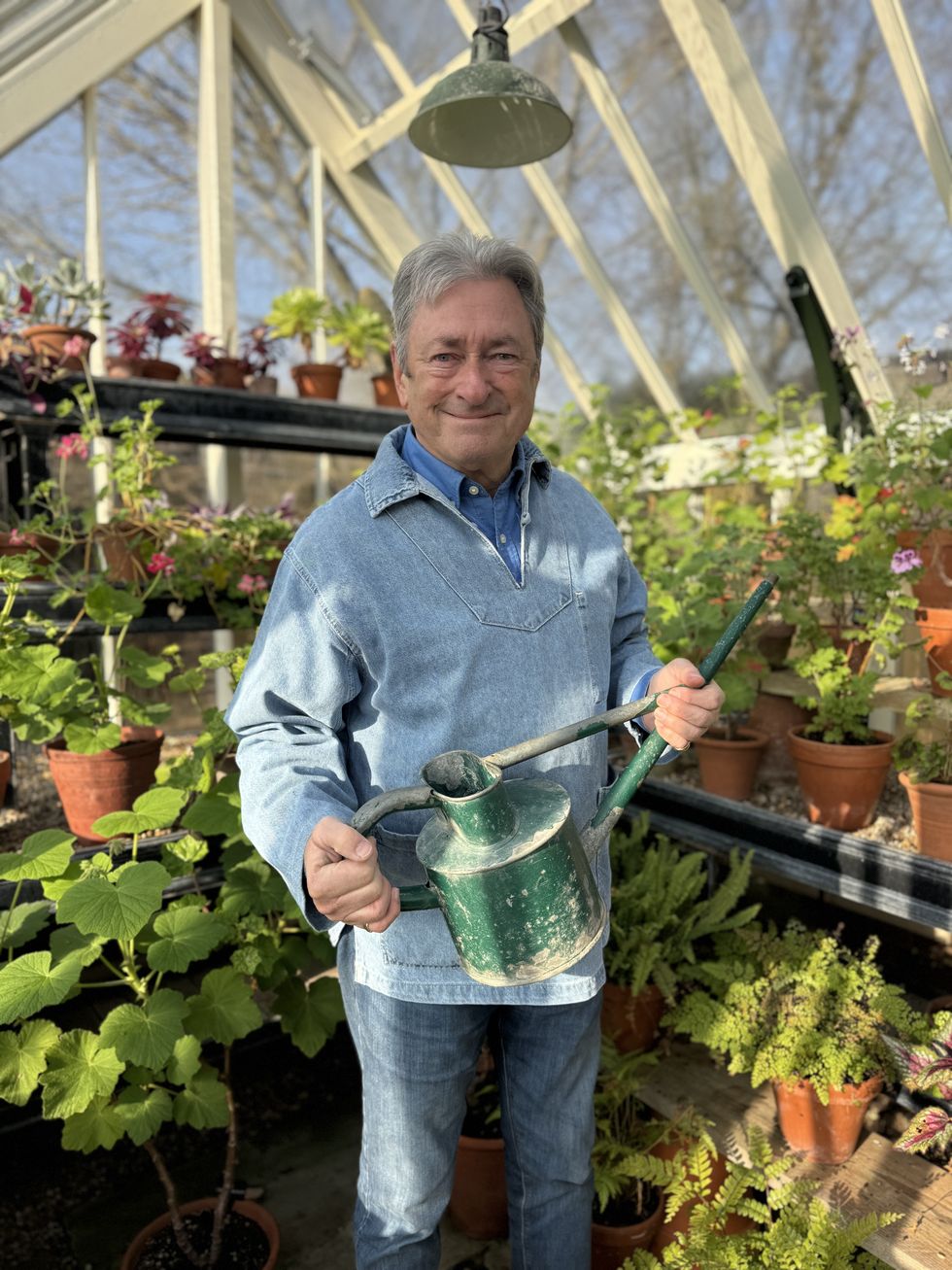 Alan Titchmarsh sells £3.5million Hampshire home as local planning ...