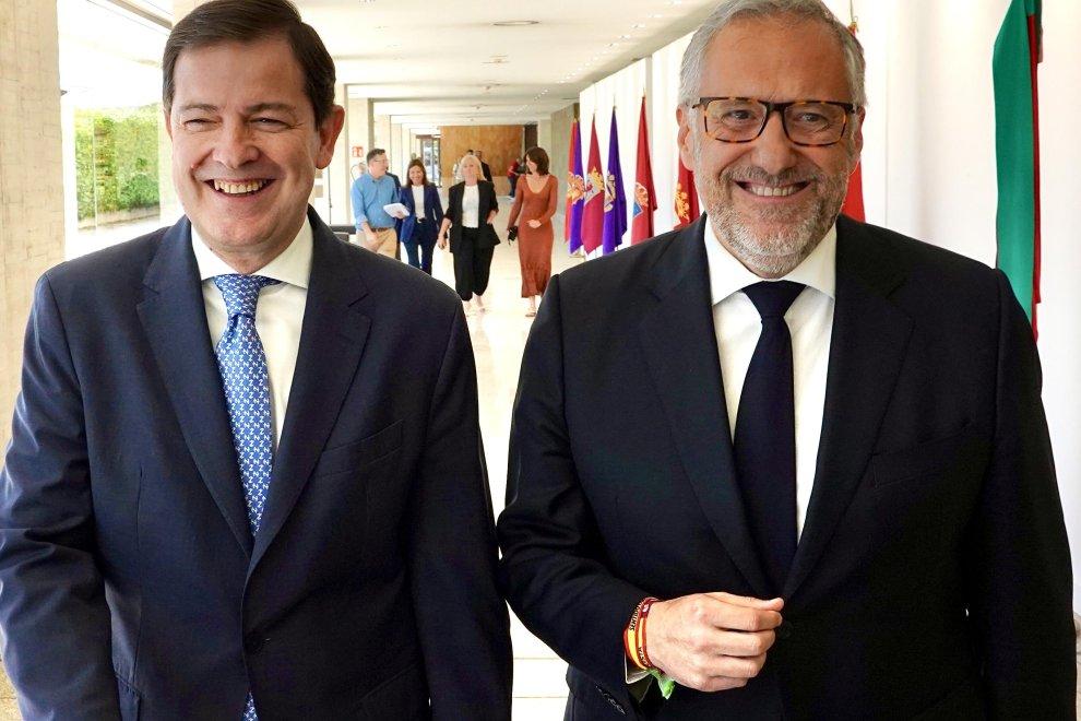 Mañueco cierra con VOX un pacto en Castilla y León en el que la ...