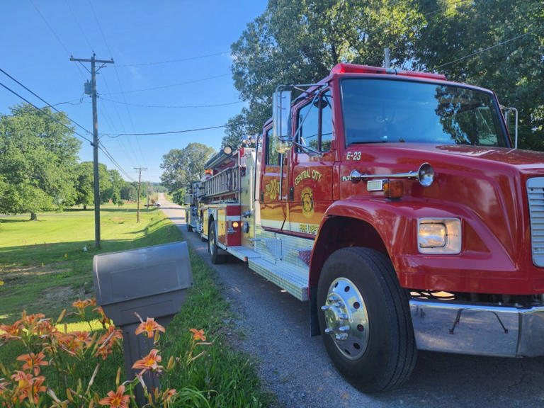 Gas leak closes road in Greenville