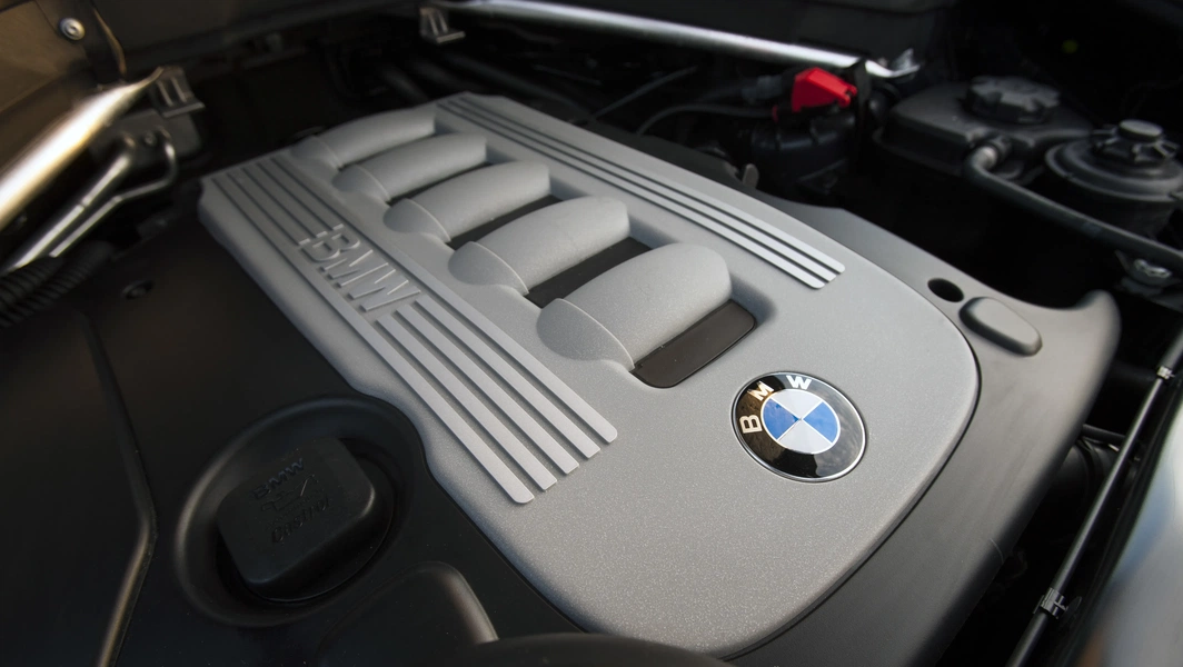The return and future of inline‑six engines