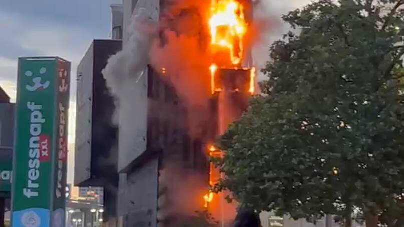 Erbarmungslose Flammen! Grossbrand im Basler Dreispitz-Quartier
