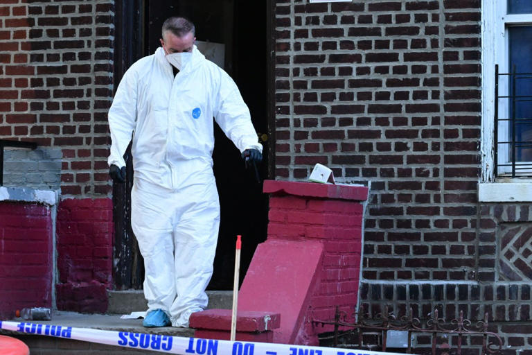 Dead man discovered in NYC apartment after foul odor spread in building ...