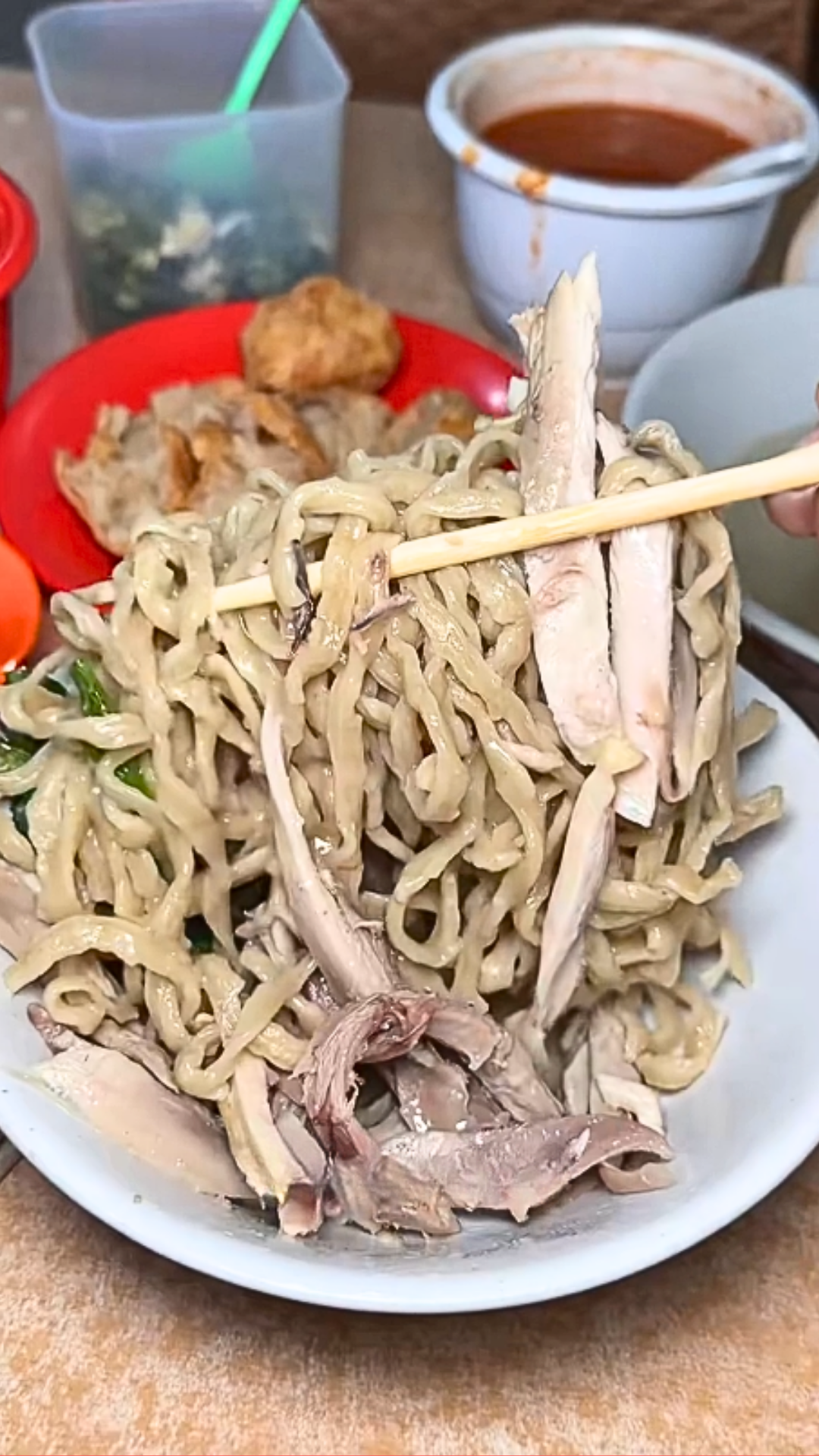 Akmi karet ayam kampung favorit Kelapa Gading