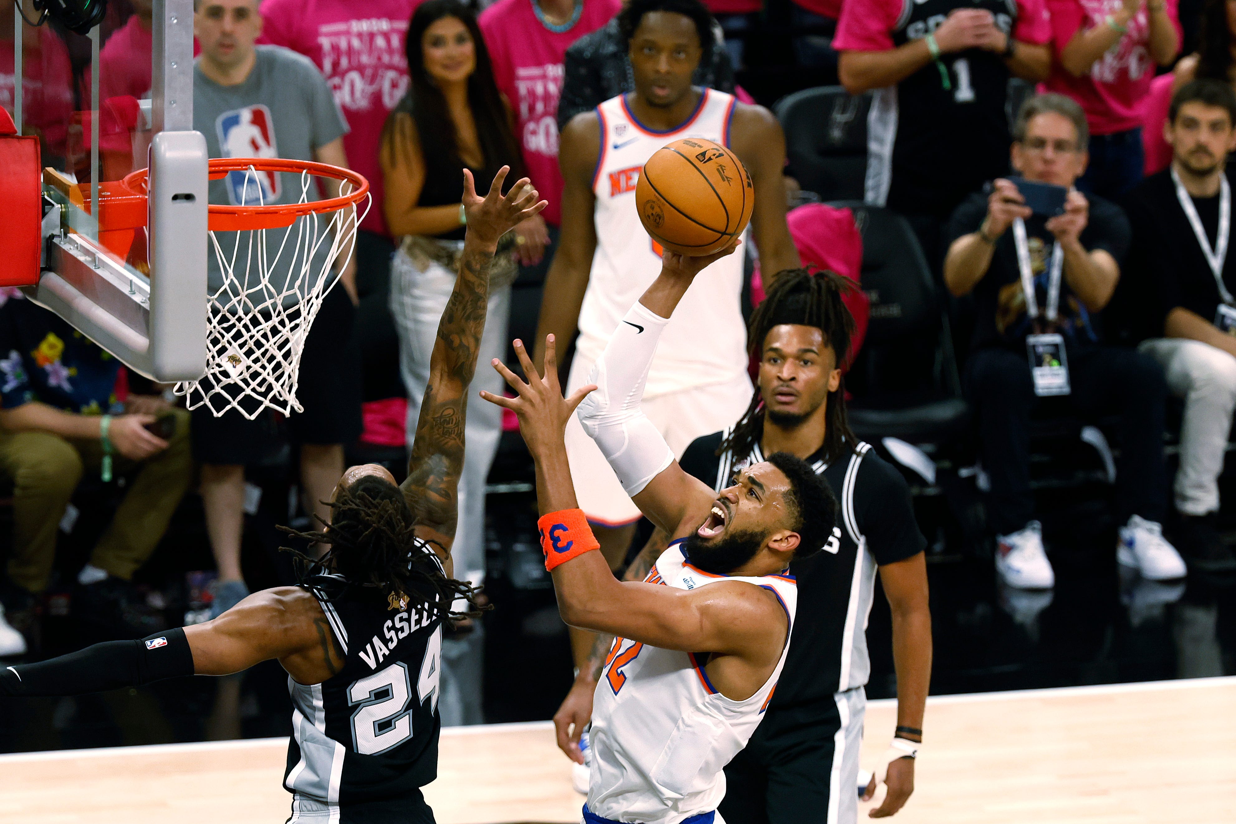 Jalen Brunson fuels Knicks over Spurs in NBA Finals Game 1: Live takeaways