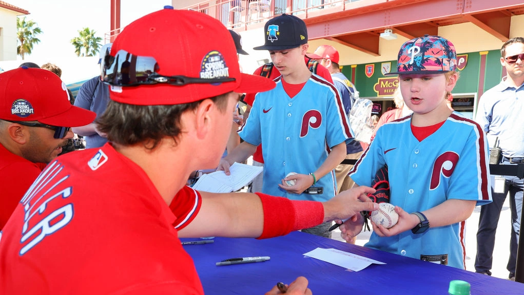 Phillies prospect Aidan Miller to have spinal procedure Friday
