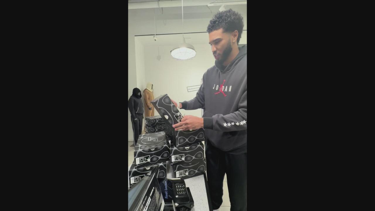 Jayson Tatum signs sneakers for fans