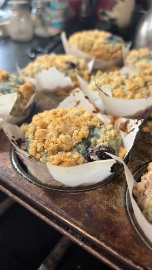 Cinnamon streusel blueberry muffins delicious homemade recipe