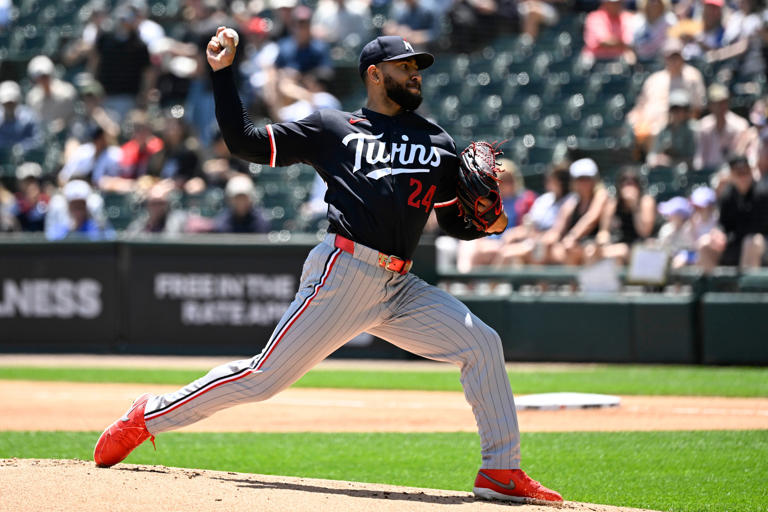 Blue Jays acquire right-hander Simeon Woods Richardson from Twins for cash