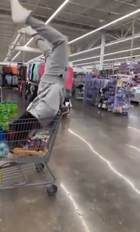 15 photos where the people of Walmart are at their best