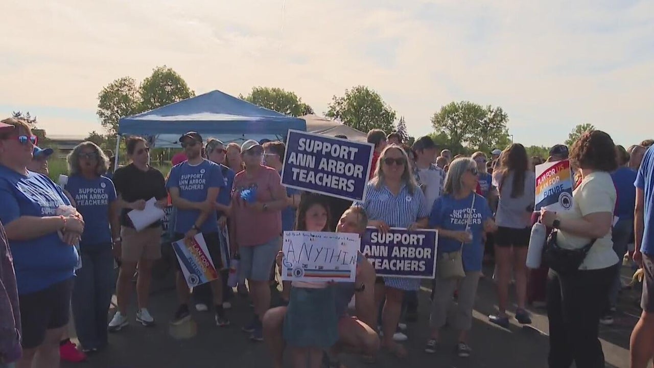 Ann Arbor teachers rally for new contract