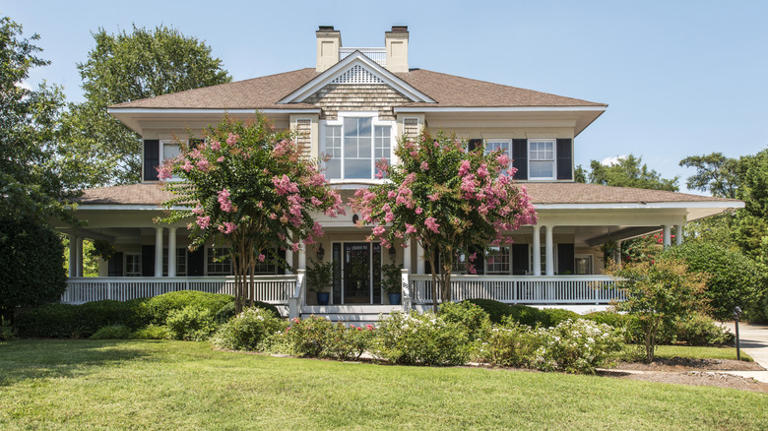 Why so many Southern homes have wrap-around porches