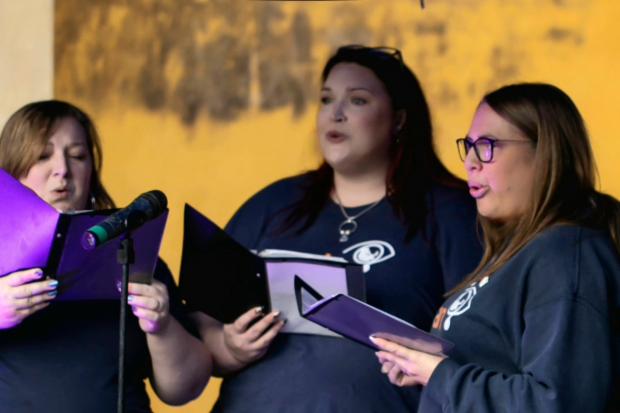 Gosport woman wins award for choir supporting bereaved families