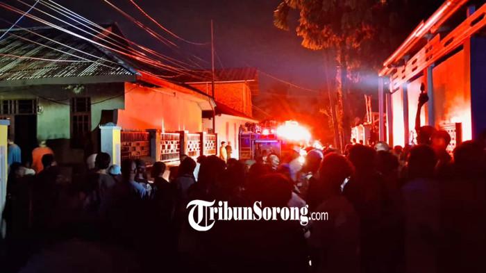 Aturan 17 menit meleset, Damkar Sorong terkendala jarak saat padamkan ...