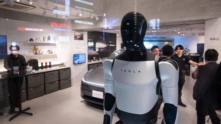 Elon Musk, Tesla face serious new threat in OpenAI's planned robotics ...