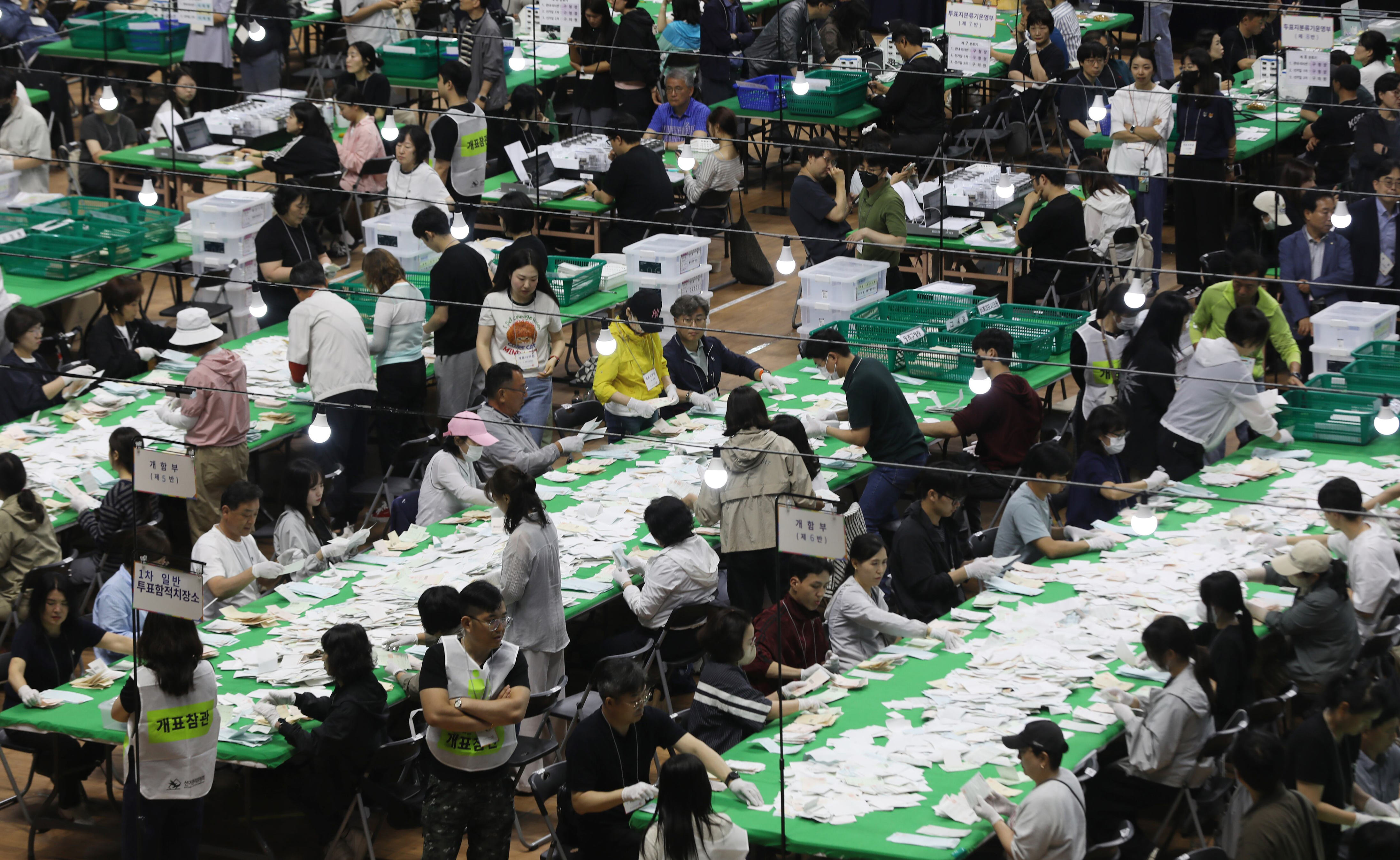 Democratic Party wins 8 of 11 Incheon local seats