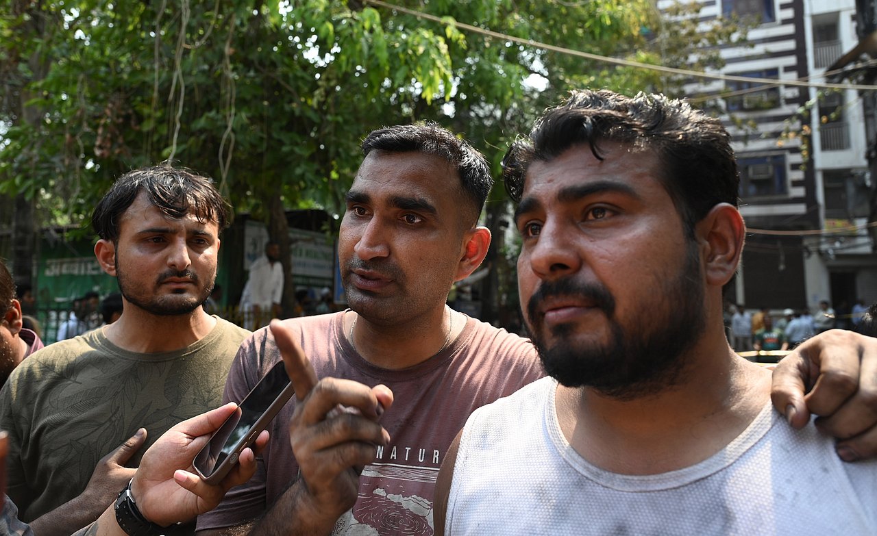 Delhi hotel fire: Samaritans brave smoke to bring fainted occupants out