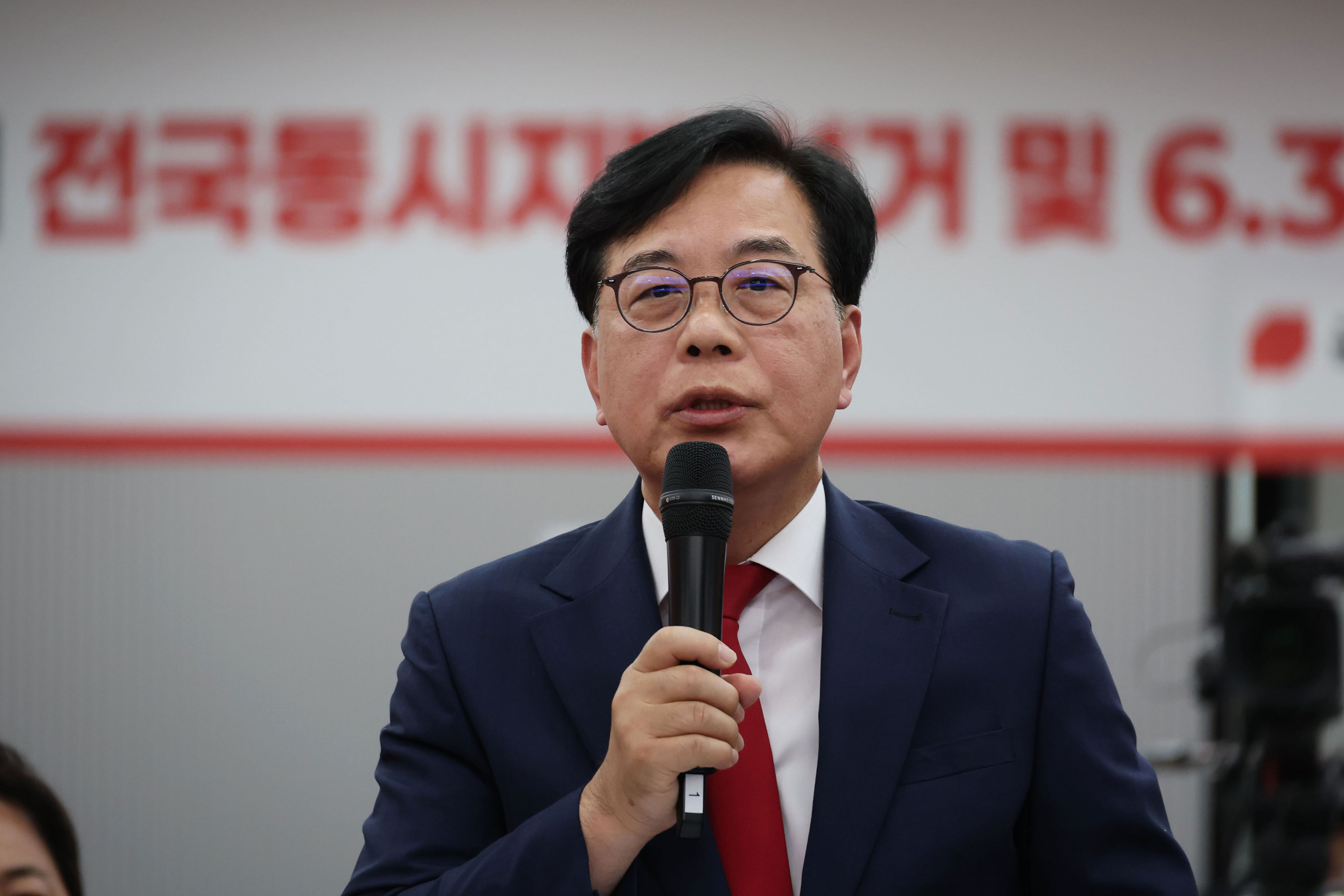People Power Party leader credits citizens as true winners