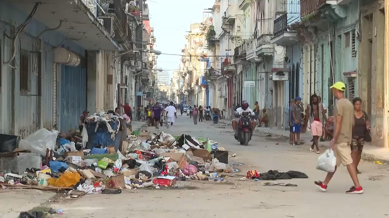 Garbage crisis engulfs Havana as fuel shortages stall trash pickup