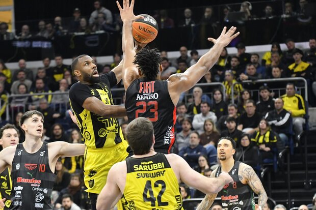 LUB: Peñarol está derrotando a Aguada 27-22 al final del primer cuarto ...