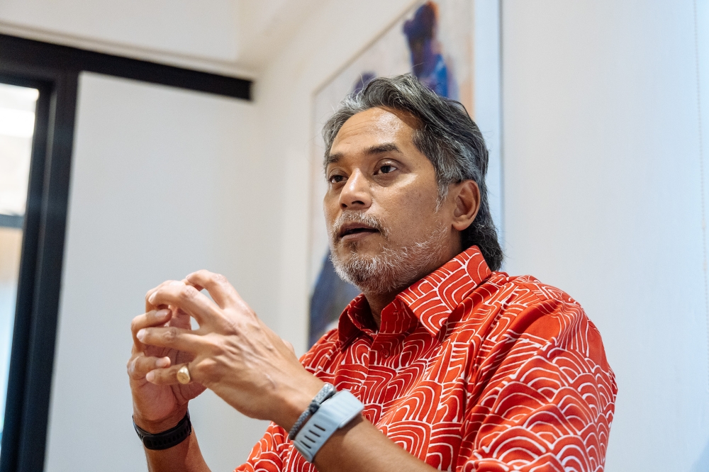 Lights, camera, KJ: Khairy Jamaluddin debuts in '5 Bomoh', says second ...