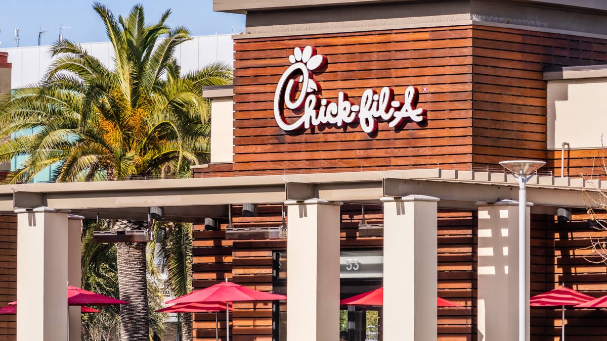 Chick-fil-A to reintroduce honey pepper pimento chicken sandwich on ...