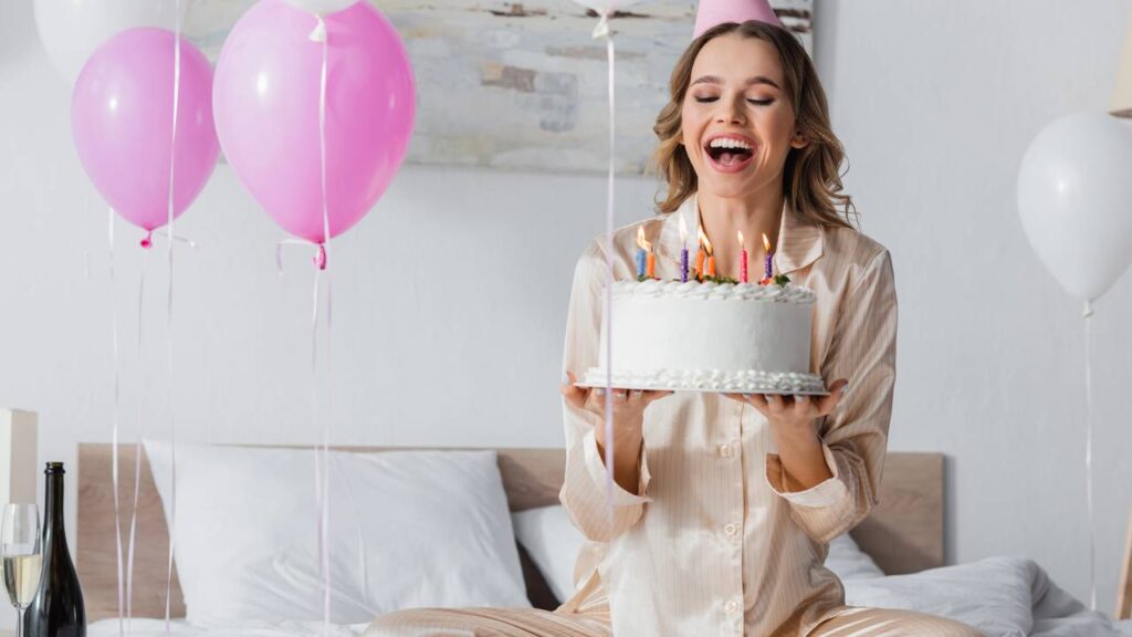 A origem misteriosa do bolo de aniversário com velas que poucos conhecem