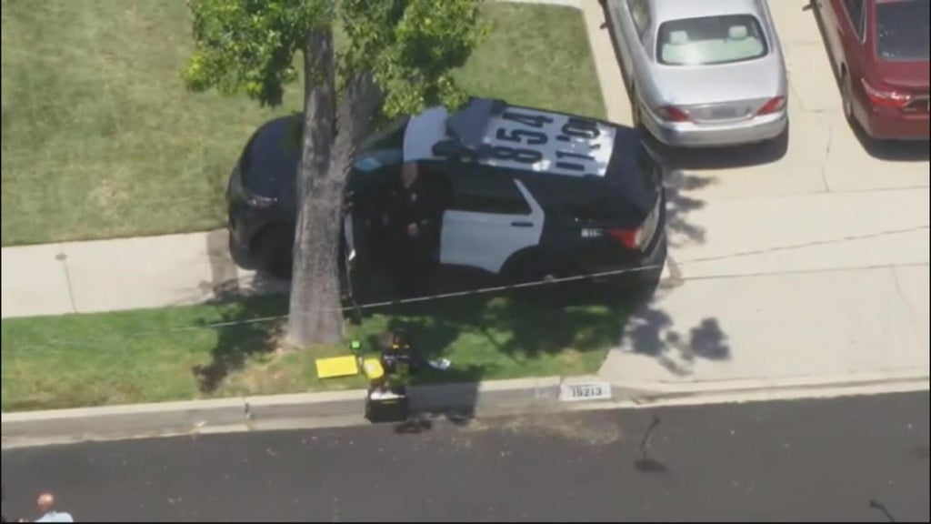 80-year-old man stabbed to death in Tarzana neighborhood