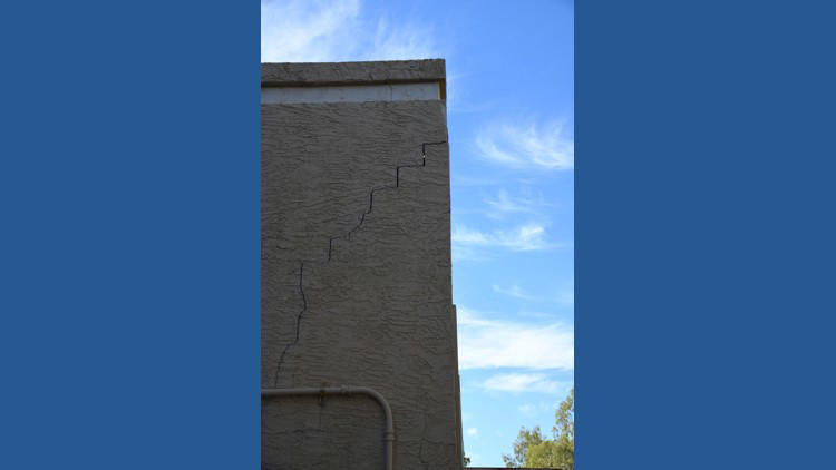 Gilbert strip mall closed after inspectors find major structural ...