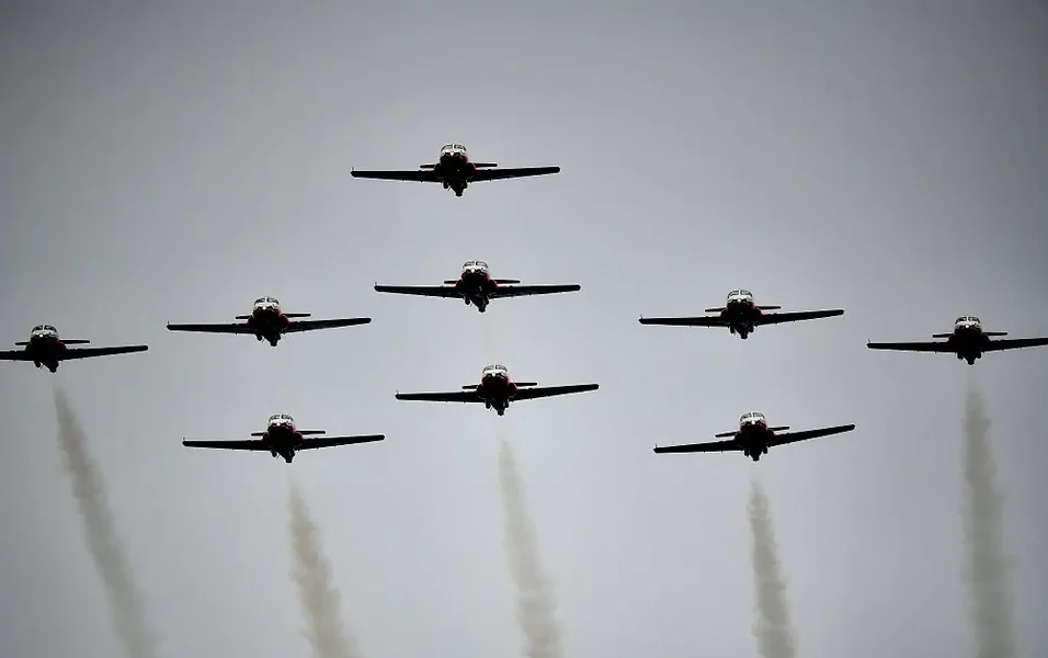 Snowbirds alumni push plan to avoid years-long grounding