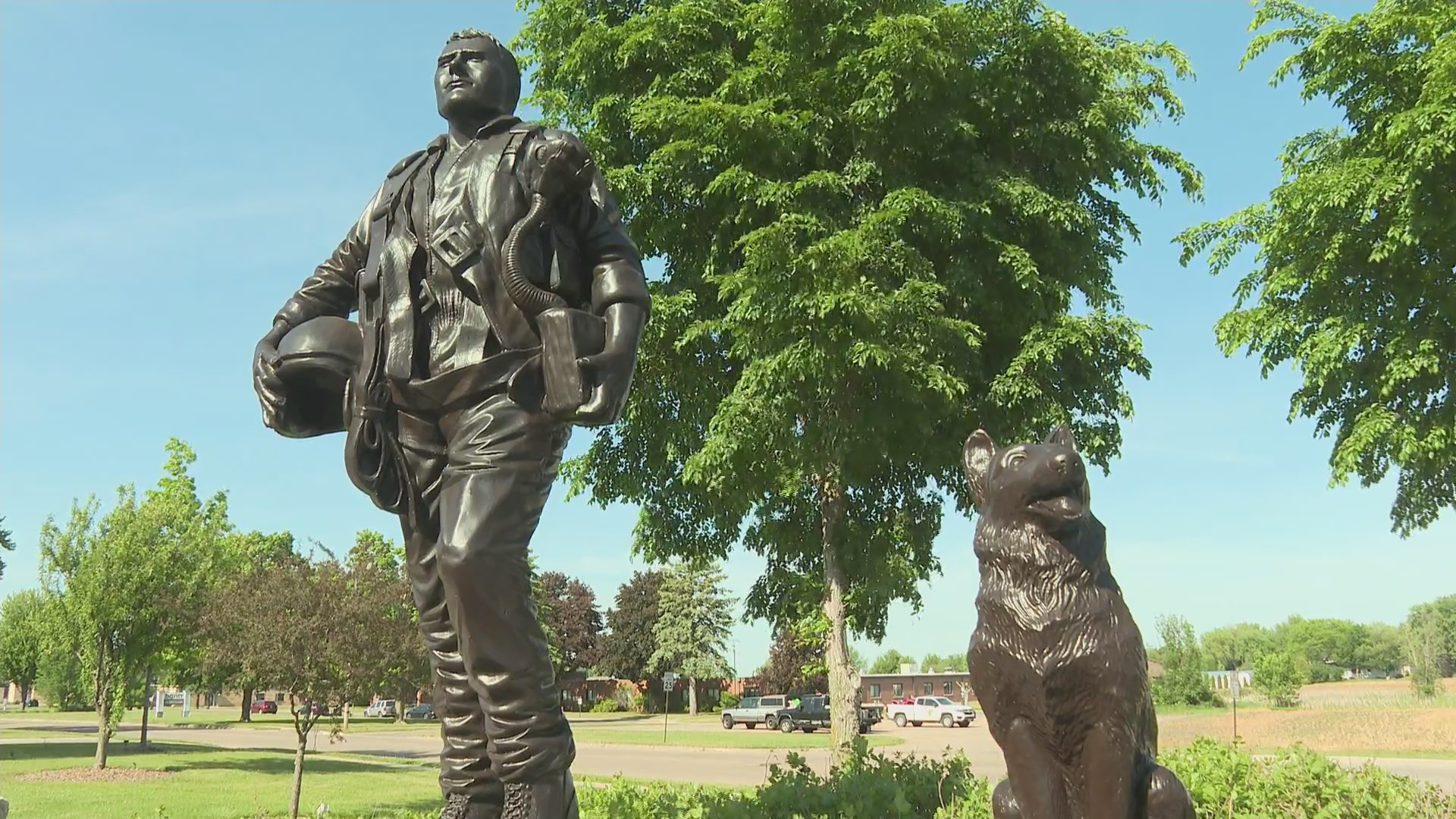 World War II dog 'Chips' immortalized with statue in Chilton