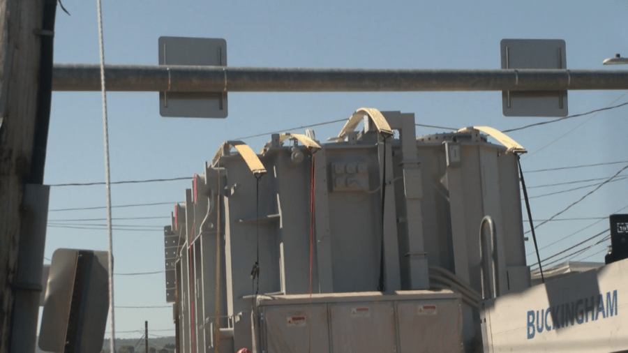 Large load transport causes traffic delays