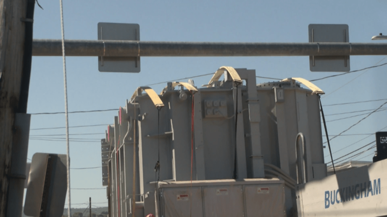 Large load transport causes traffic delays
