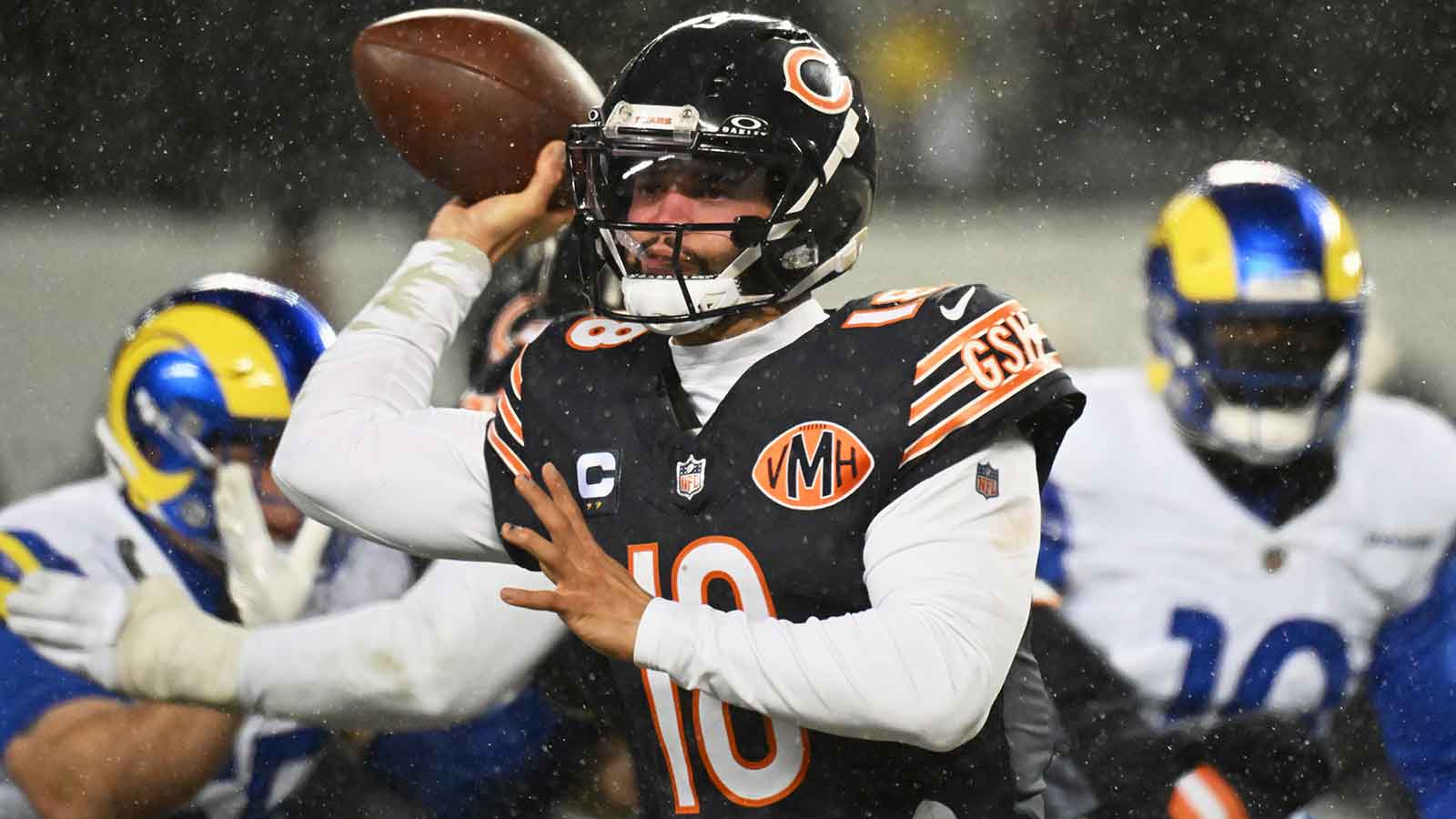 Bears’ Caleb Williams shows off chain to commemorate Madden cover