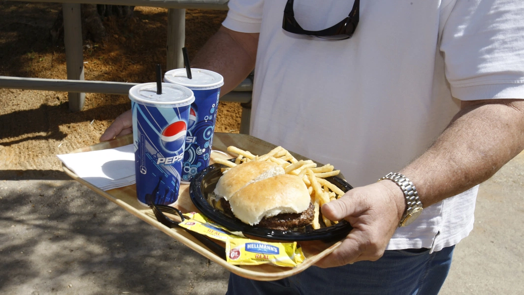 5 burger chains known for signature cheeseburgers