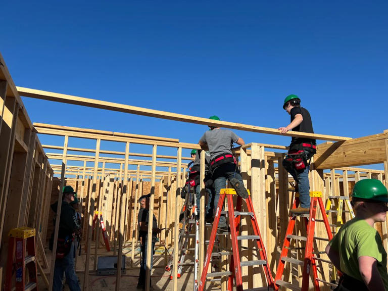 Modular home built by Shenendehowa High School students up for bid
