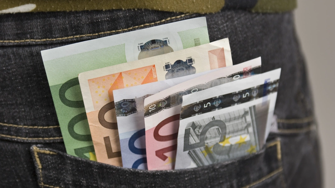 7 risky places to store money while traveling