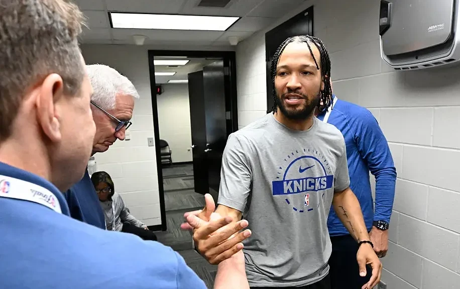 Brunson shakes off knee scare as Knicks eye Finals glory