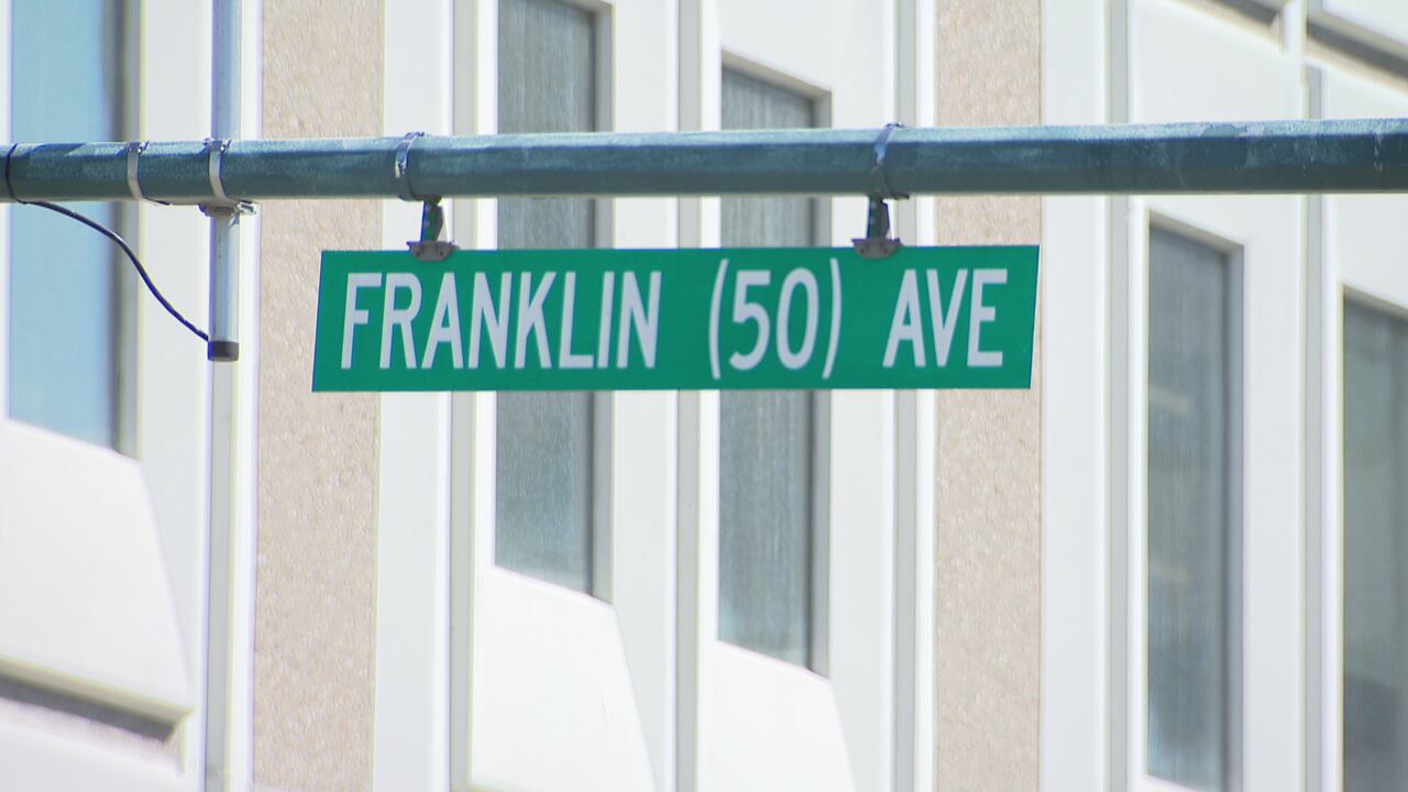 Yellowknife's Franklin Avenue renamed Wı̀ılı̀ıdeh Avenue