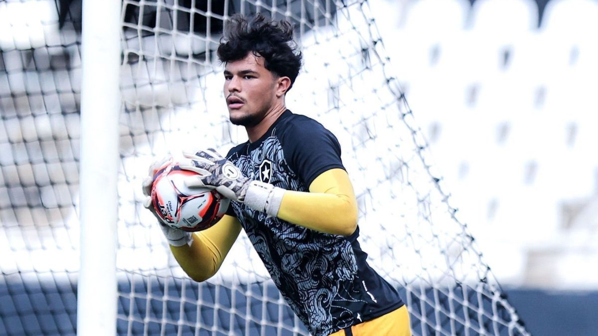 Bruninho Samudio pega pênalti e evita derrota do Botafogo no sub-17; veja