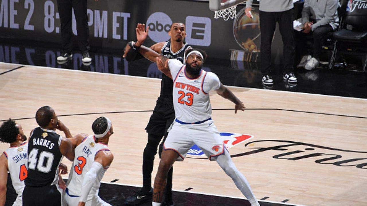 Jalen Brunson shakes off first-quarter knee scare, scores 30 as Knicks ...