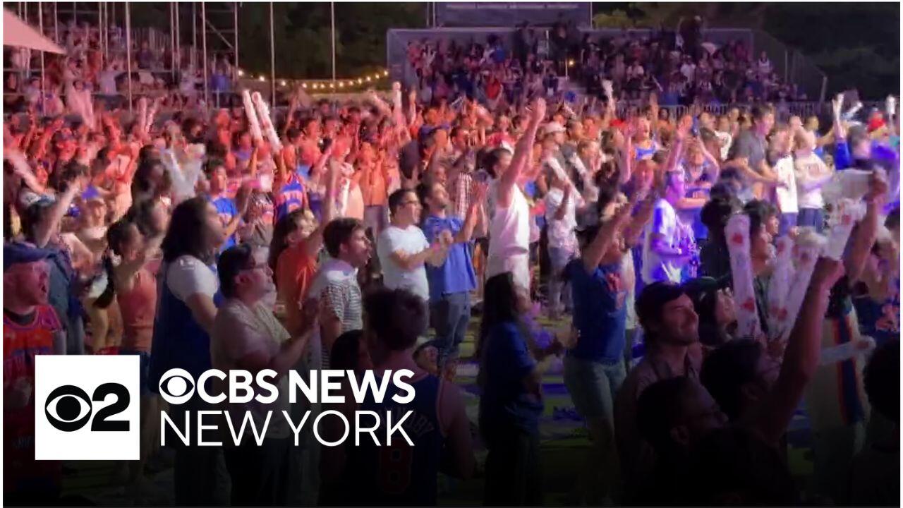 Knicks take game 1 and fans in NYC go crazy | Team coverage