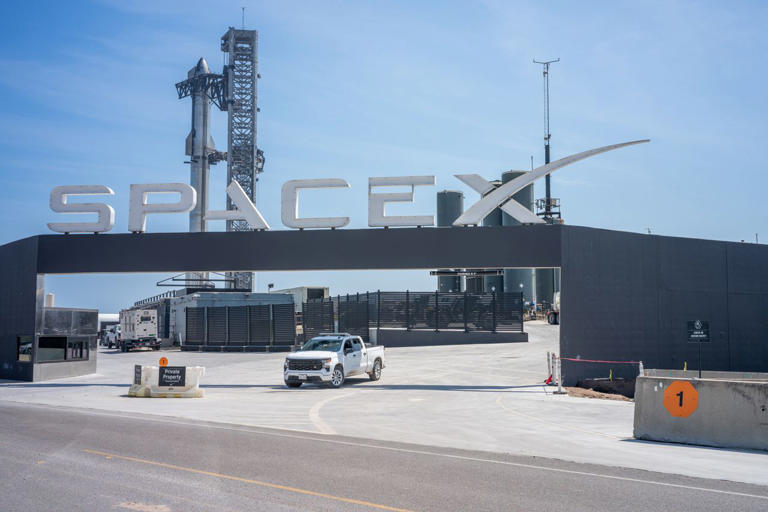 Elon Musk on track to become world’s first trillionaire as SpaceX sets IPO