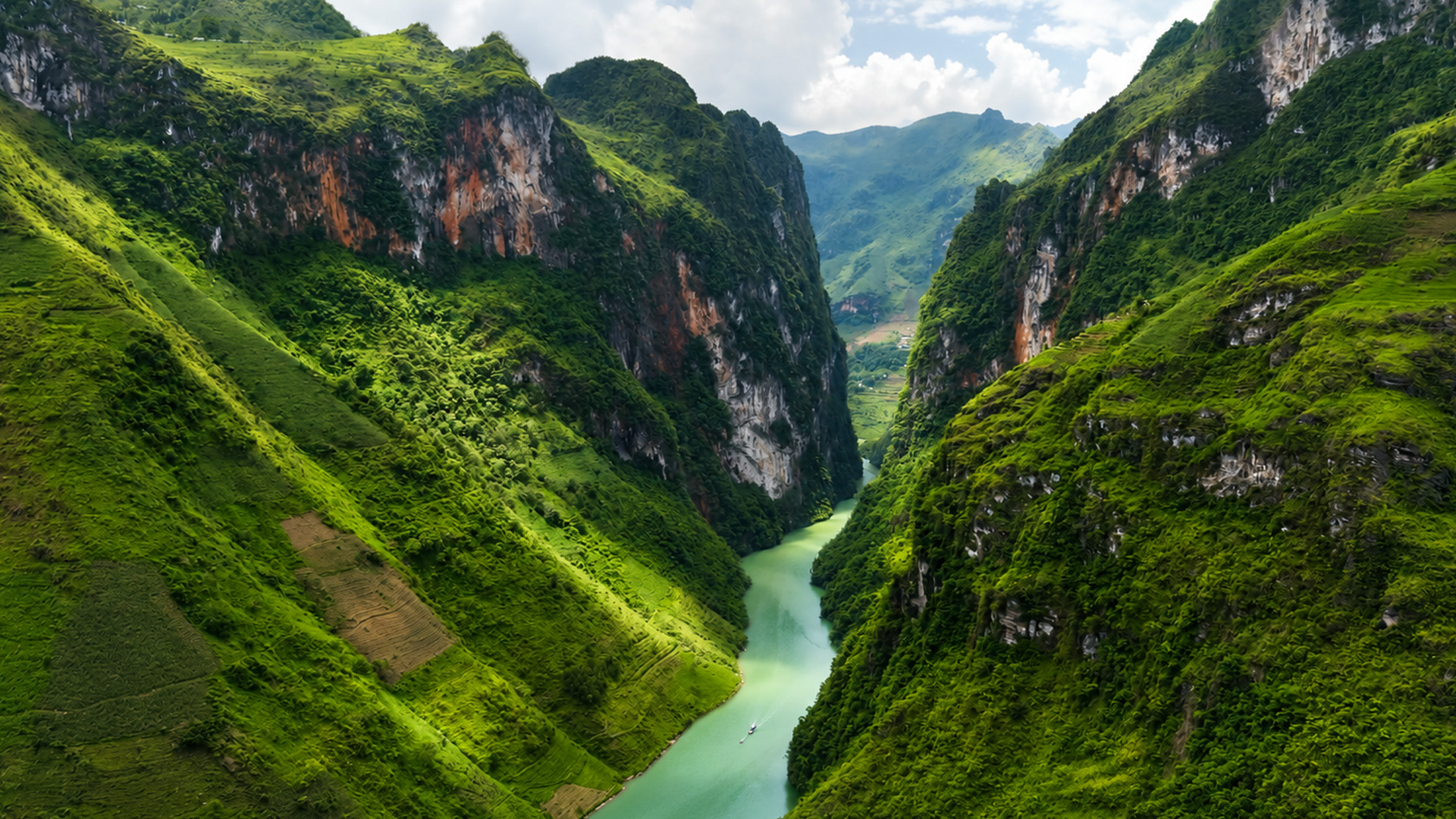 Why is this valley so difficult to reach?