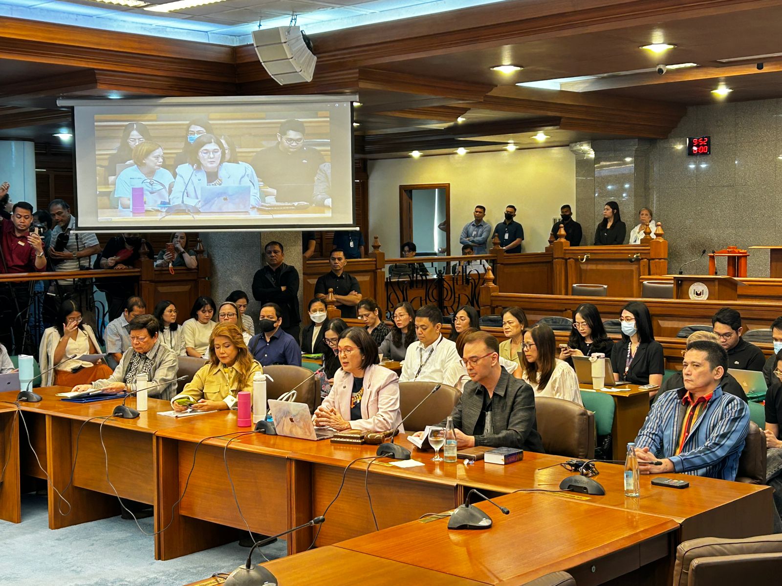 Senate majority hits Cayetano bloc hearing: Bogus, naked grab for power