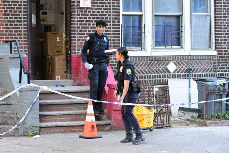 Dead man discovered in NYC apartment after foul odor spread in building ...