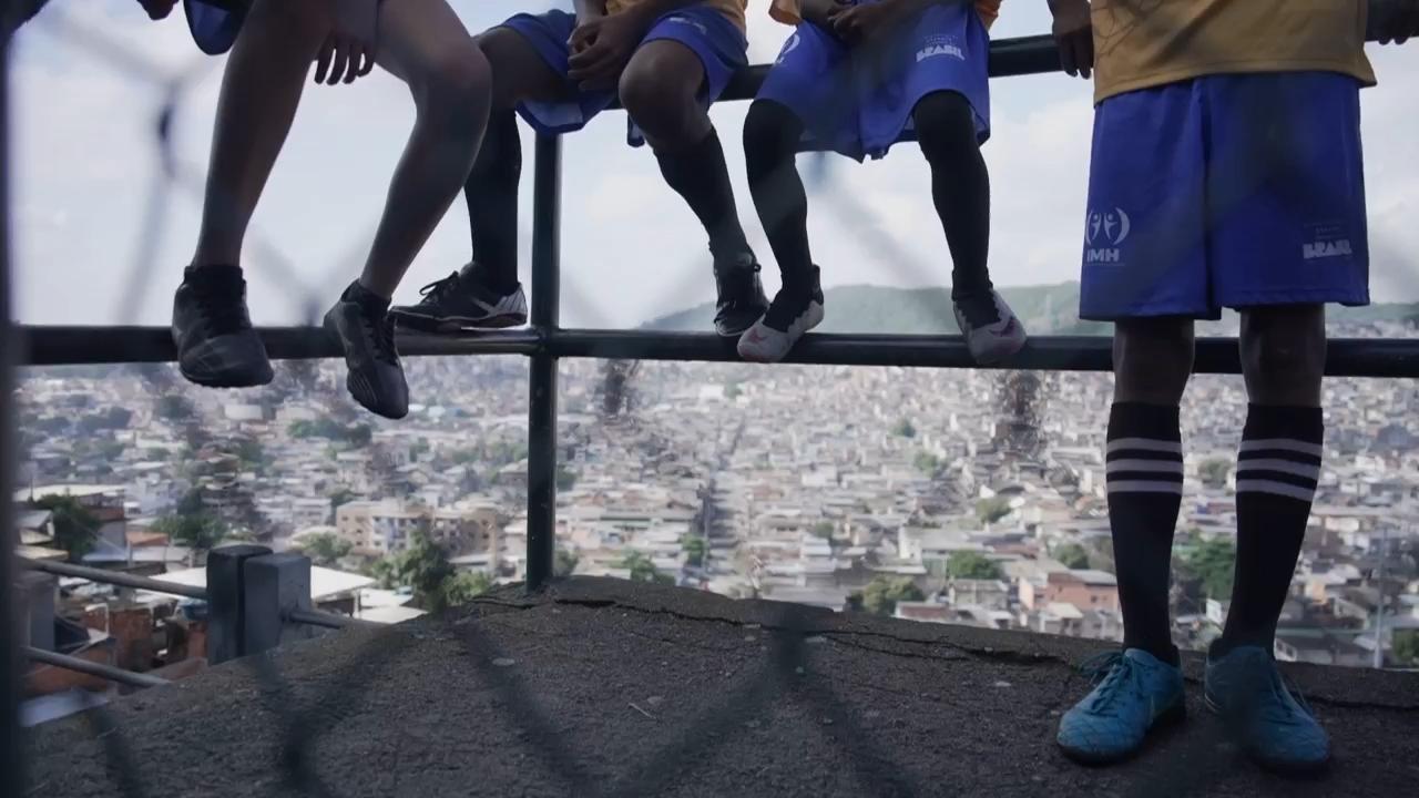 Footballers in Rio de Janeiro favela find hope and opportunity from ...