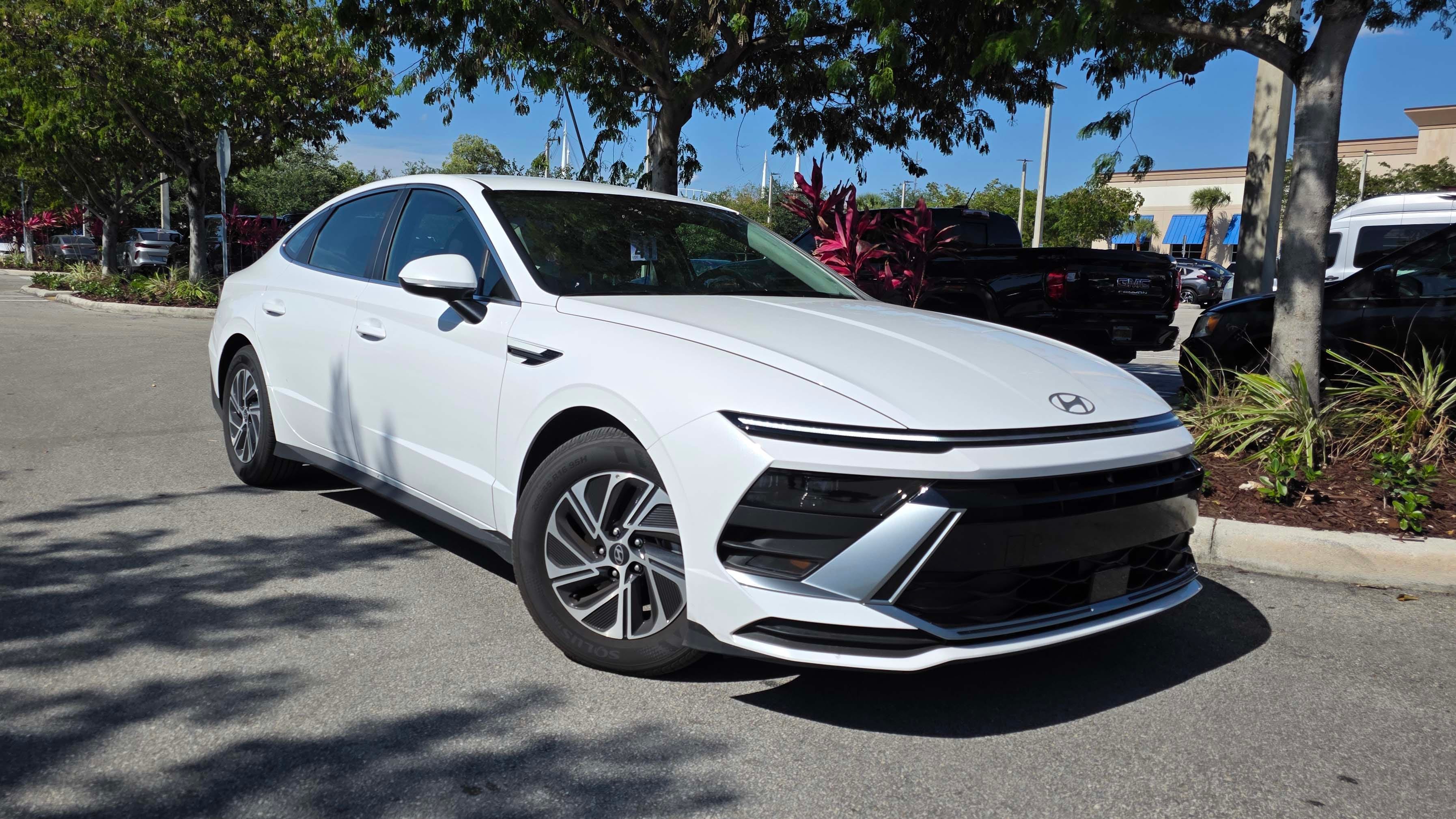 Payne: Affordably chic, Honda Civic vs. Hyundai Sonata