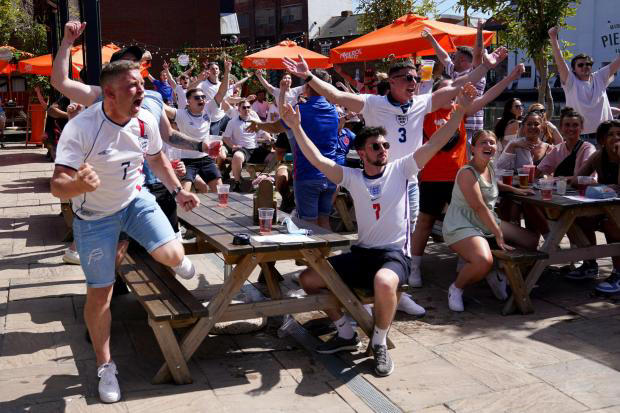 World Cup fever hits Bournemouth: pubs open late, fan nostalgia and ...